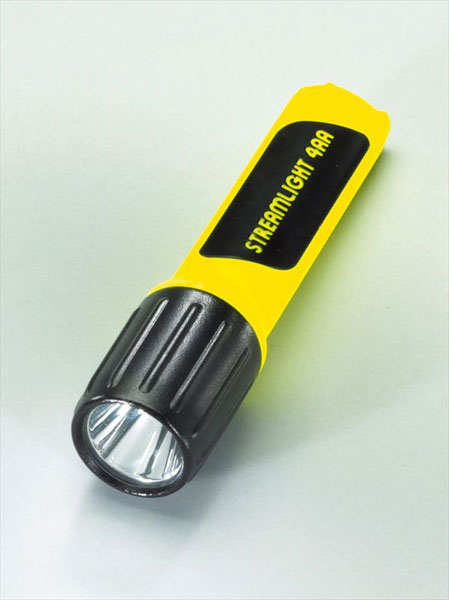 STREAMLIGHT(ストリームライト)の一覧はこちら●明るさ(ルーメン)：42●連続使用時間:約4時間●全長(mm)：178ん●質量(g)216(電池含む）●使用電池(付属)：単3アルカリ乾電池4本●1WスーパーLEDを採用した耐衝撃ポ...