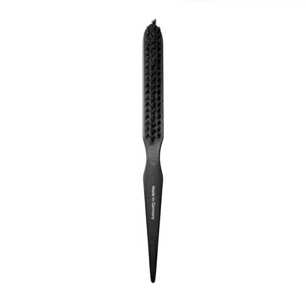 【商品スペック】 ■サイズ テール付き、19.3 cm ■材質：金属製【TAURO】 ロングブラシ 猪毛を使用したブラシは、 ペットの被毛の輝きをより引き出すことができます☆ 中毛から長毛のすべてのサイズのペット向けです☆ スタイリングに使...