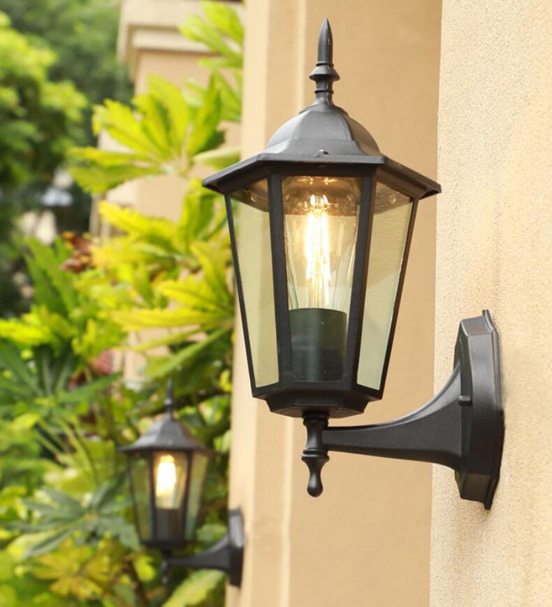 ブラケットライト 関照明 玄関灯 レトロ ガラス 屋外用 おしゃれ ポーチライト壁付け 壁掛け照明器具 門灯 防雨 外灯 門柱灯 庭園灯 玄関 照明 LED 屋外玄関先などを、おしゃれでクラシカルな雰囲気に一変してくれます。 ポーチライトは...