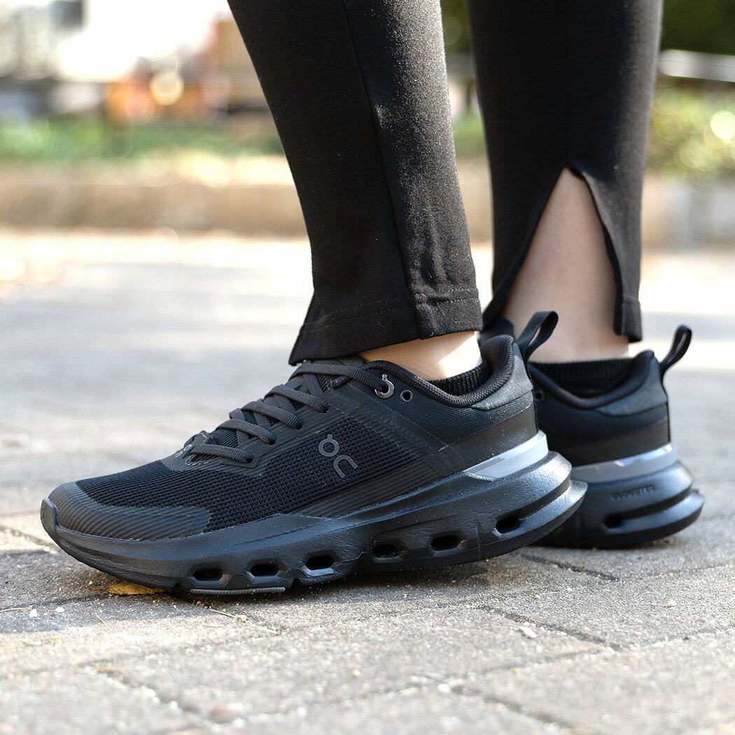 ITEMDETAIL 女性のために特別にデザインされた現代的なランニングシューズ『Cloudpulse Next』が遂に到着致しました。パフォーマンスとスタイルを両立し、汎用性の高い一足です。クリーンなホワイトトーンに繊細なアイボリーのアク...