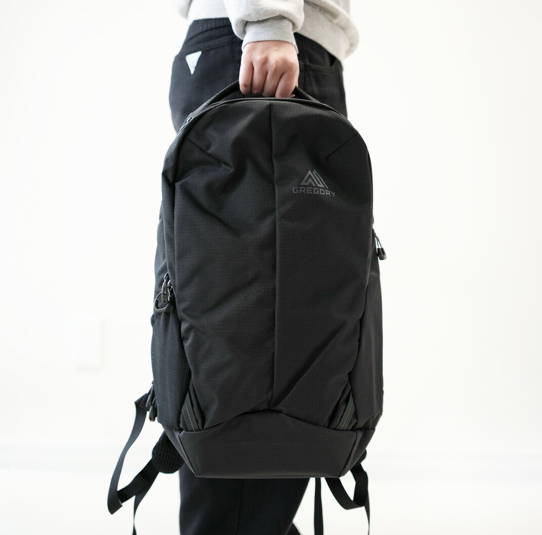 ITEM DETAIL 直感的に使えるオーガナイザーと革新的なエアークッションを搭載し、 デイリーパックに求められる機能をしっかり満たしたモデル。 フォーム不使用のエアークッション・バックパネルが高い通気性を確保し、圧力を分散。 さらに吸湿...