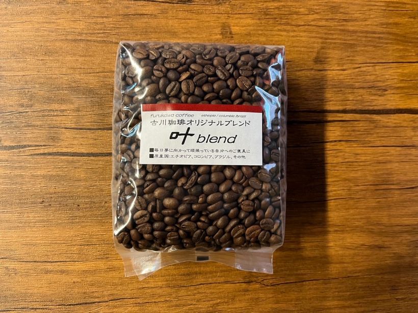 ■叶ブレンド 夢に向かって、毎日頑張っている自分へのご褒美に選んで頂けるようなブレンドコーヒーに仕上げました。 エチオピアモカを配合しており、ご褒美にピッタリの贅沢感、モカにしか出せない甘み、思わず深呼吸してしまう ほどの最高の香りを味わっ...