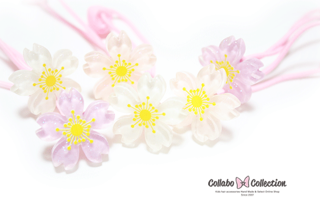 少し大きめのパーツですが優しい色合いとラメの入ってデザインで 春に向けてとてもおススメです パーツサイズは直径約2.6cm ゴム太さは2mmカップ付き使用 ●ご注意● パーツにつきまして海外製品の為、塗装の雑な面がございます。予めご了承下さ...