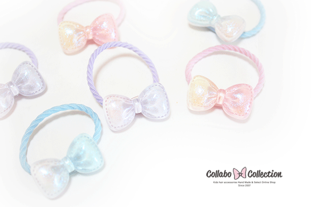 ラメ入りのクリアグラデーションが本当に可愛い♡ りぼんもぷっくりと立体になっていて カラーをかえて姉妹やお友達とおソロもおススメ♡ パーツサイズ：約2.8cm×1.5cm ■miniゴム ゴム太さ：約2mm 大きさ：内寸直径約3cm ◎ご注...