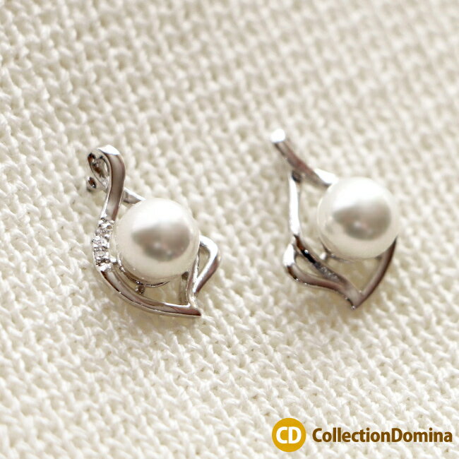 商品説明小粒のキュービックジルコニアをあしらったパールピアス。こちらはチタンポストを使用しています。小さめでキチンと感のある上品な綺麗めデザイン。素材真鍮、パールビーズ、キュービックジルコニア、チタンポストサイズ(片方)約1.5×1cm重さ...