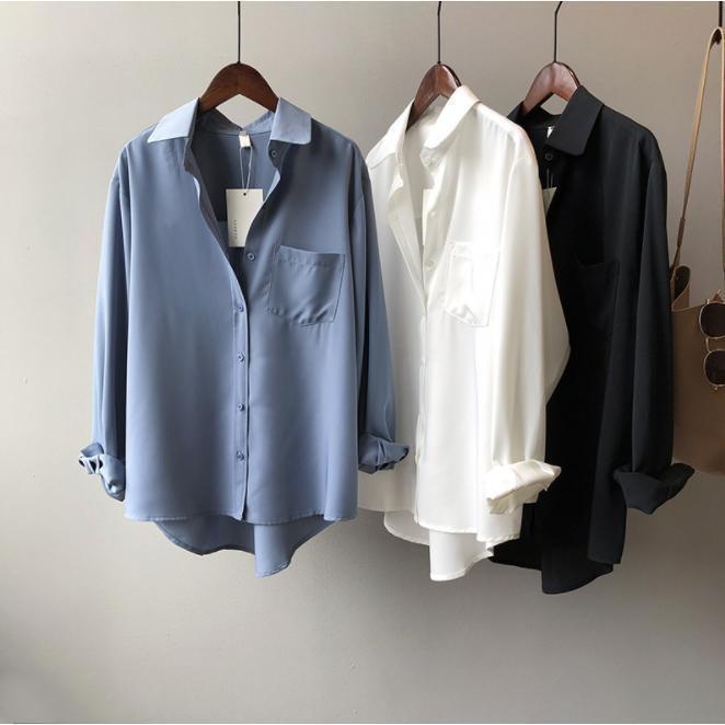 ※必ずお買い物ガイドをご確認ください。シワ加工 長袖 スキッパーブラウス大人の抜け感たっぷりの、シワ加工を施したスキッパーブラウス。シンプルなデザインでどんなスタイルにも合わせやすい優秀アイテム?通気性が良く、心地よい着心地も魅力です?【カ...