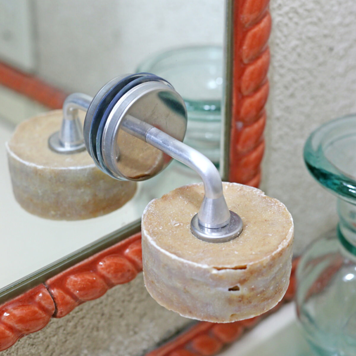 サイズ約 横6.5×縦5（cm）内容量1個材質ステンレススチール、アルミニウム、磁石、PVC生産国中国製備考※本製品は金属製です。※フチ部分は構造上、鋭利な箇所がありますので取扱いには十分ご注意ください。※石鹸をセットするホルダーの取扱には...