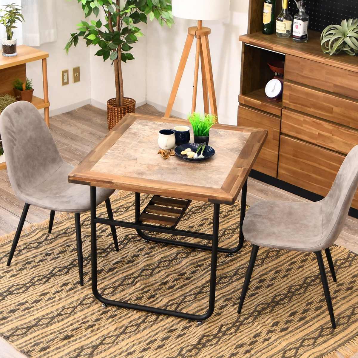 サイズ約 幅85×奥行75×高さ70（cm）内容量1台材質天板：アカシア、メラミン、MDF脚：アイアン生産国ベトナム製組立状態お客様組立品梱包サイズ幅88×奥行79×高さ11（cm）幅69×奥行69×高さ12（cm）お届け梱包数2個口注意事...