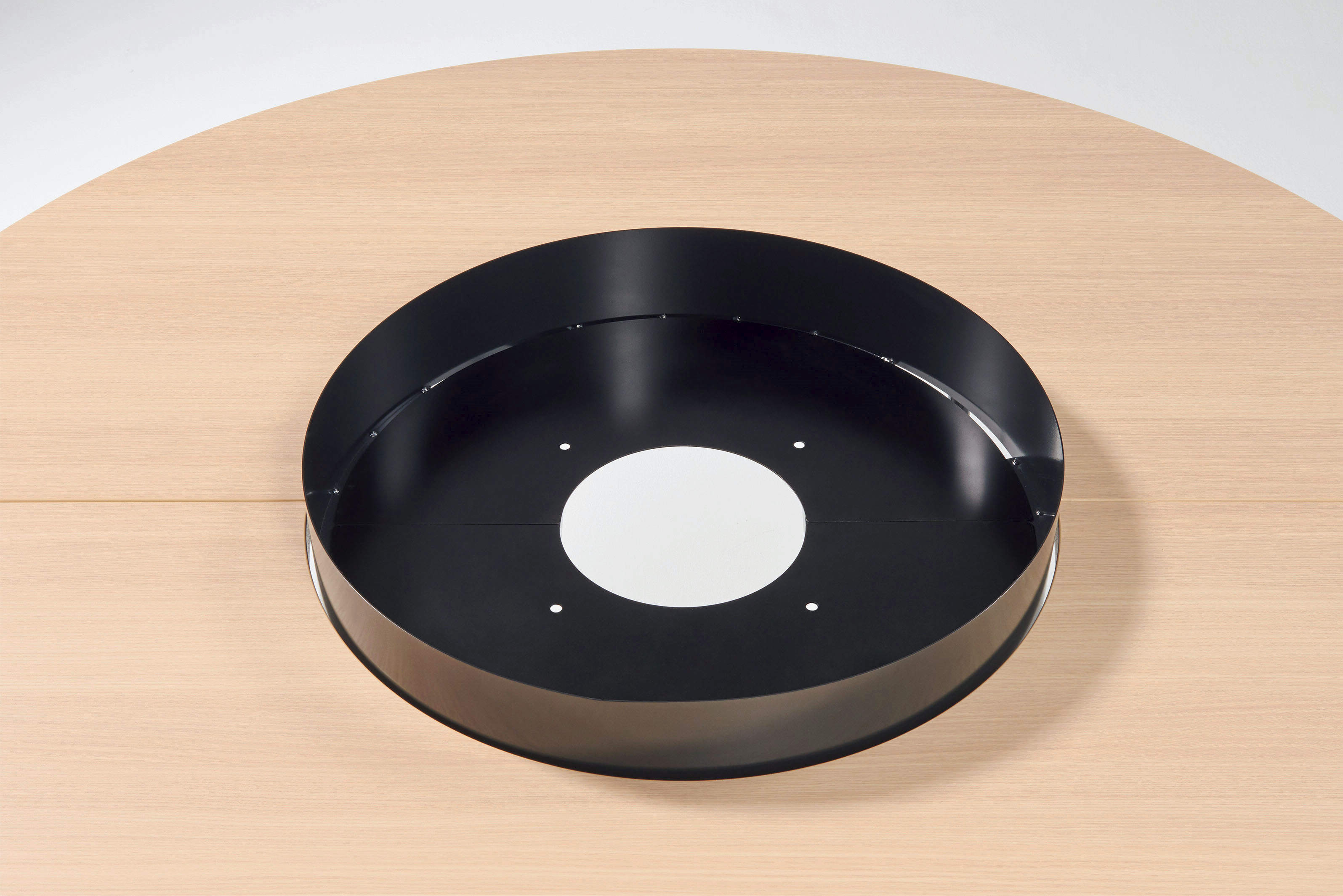 スペック 品　番C77134 カラーブラック サイズW595×D595×H100mm 重　量6.2kg 素　材φ595×H100mm・6.2kg/スチール・メラミン焼付塗装（ブラック） 原産国日本 関連商品コミュニケーションテーブル〈トロン...