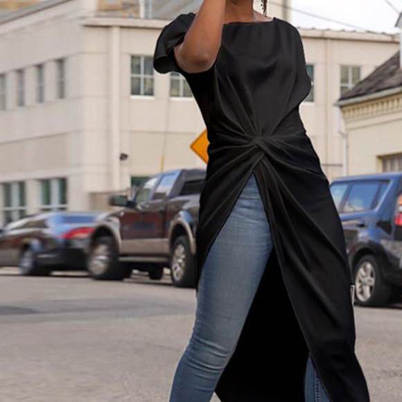 セクシーで上品なロングトップス体型カバーもしてくれます！色展開 ブラックサイズ S M Lサイズ(cm)S /着丈 131 /バスト 95 /ウエスト 90 /袖丈 26M /着丈 133 /バスト 100 /ウエスト 95 /袖丈 27L...