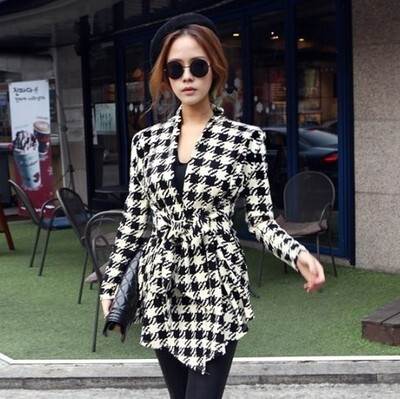 千鳥柄がモダンなカシュクールガーディガン。ウエストリボンでウエストを絞ってスタイルアップも叶えます◎色展開 千鳥柄サイズ S M L XLサイズ(cm)S /肩幅 40 /袖丈 59 /着丈 75 /バスト 96M /肩幅 41 /袖丈 6...