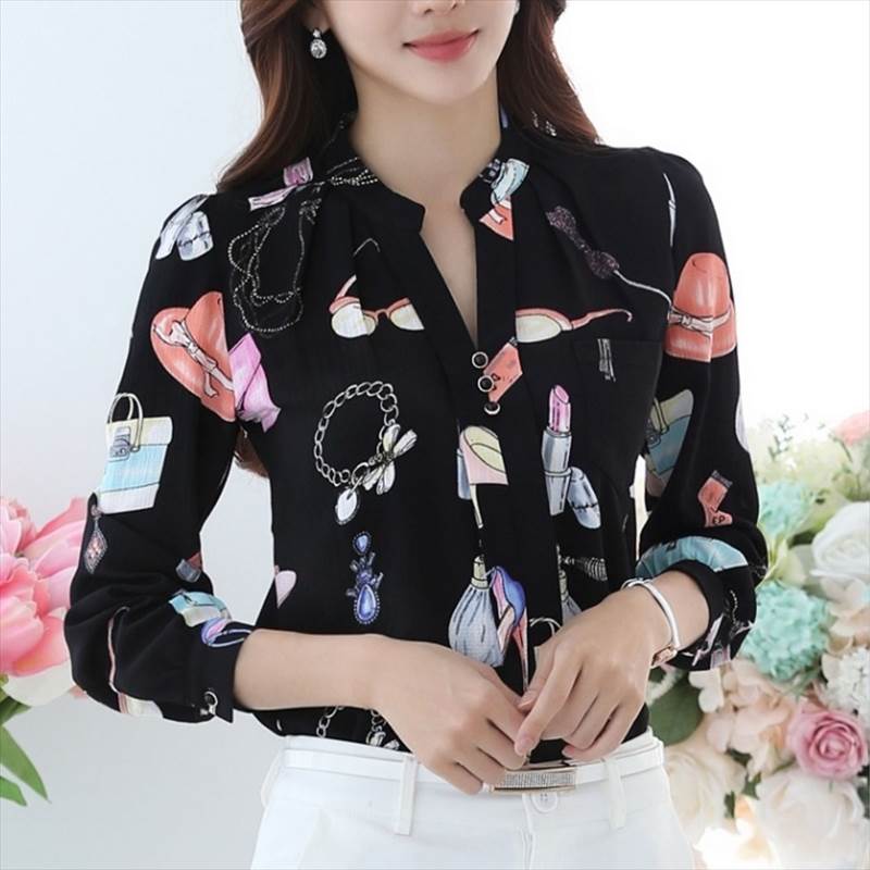 ボディラインを過剰に拾わないので体型カバーしつつ女性らしい華奢感を存分に発揮してくれるブラウス。存在感抜群なのでシンプルなボトムスとの相性がよく、そのまま着るだけで大人っぽいクールな着こなしに。色展開 ブラック ホワイトサイズ S M L ...