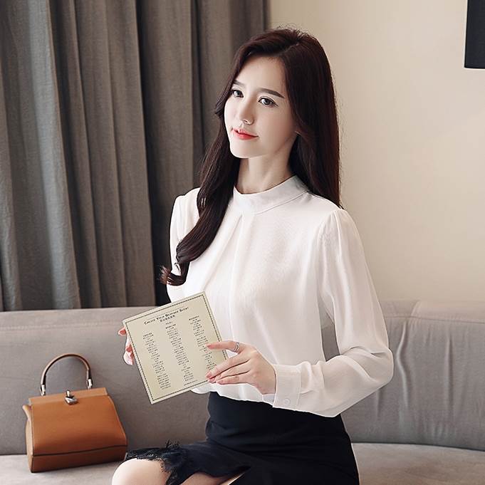 日常使いはもちろん、フォーマルにも活躍するブラウス。シンプルなデザインなので、合わせやすい1着です。色展開 ホワイト グレー ブラック レッドサイズ S M L XL 2XLサイズ(cm)S /着丈 58 /バスト 88 /肩幅 36 /袖...