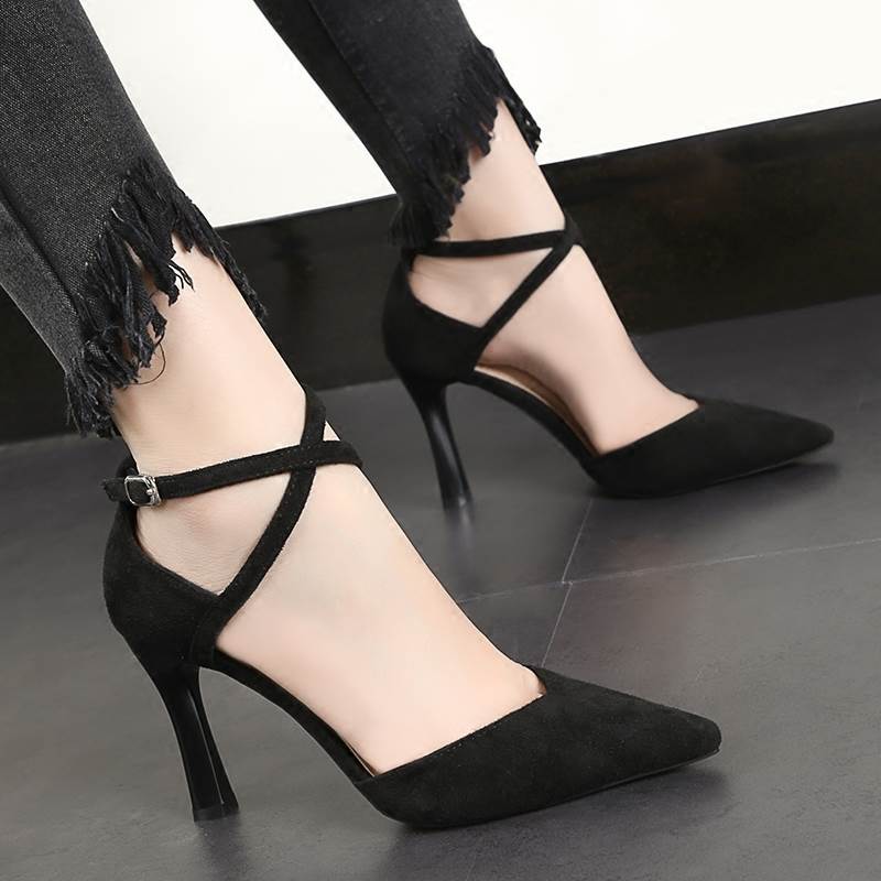 履くだけでスタイルアップが期待できる、ハイヒールパンプス。高さのあるヒールが女性らしい脚線美を演出。色展開 ブラックサイズ 34 35 36 37 38 39サイズ(cm)34 /センチ 22 /ヒール 935 /センチ 22.5 /ヒール...