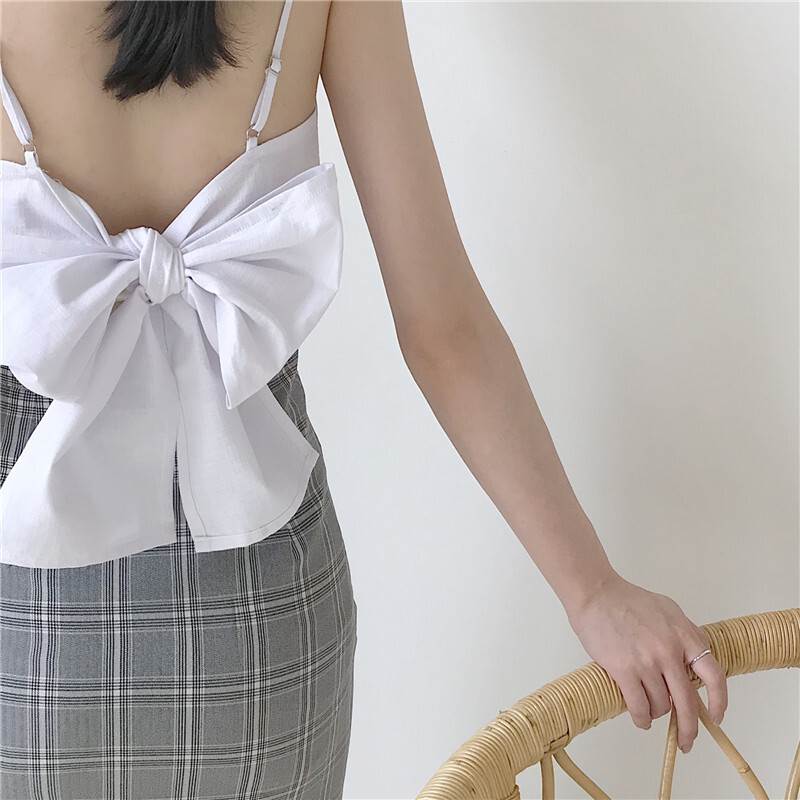 背中の大きなリボンがかわいいキャミソール。上着を羽織って、シンプルなインナーとしても使えます。色展開 ホワイトワンサイズサイズ(cm)/着丈 30-38 /バスト 84-95 《商品について》※当ショップは海外からのノーブランド商品になりま...