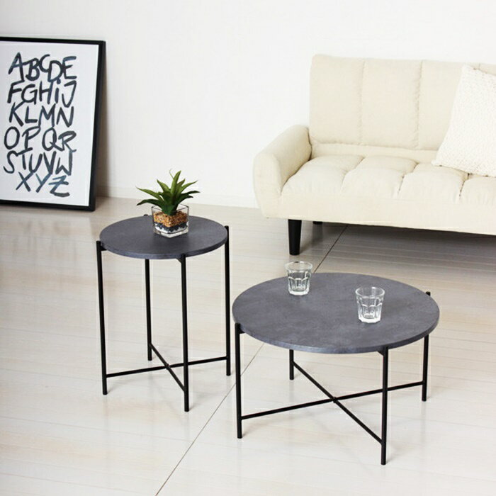 ●大きさの違うテーブル2個セット。 ●並べても別々でもレイアウトは自由。 ●テーブルを並べると約87cmとなり、立体感が出ます。 ●天板は耐熱性・耐水性に優れたメラミン材で、お手入れも簡単。 ●圧迫感が無くデザイン性が高い丸テーブル。 ●細...