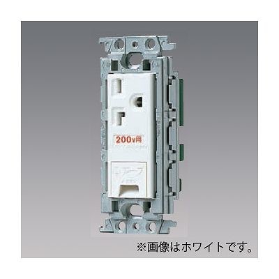 商品詳細サイズ商品説明 【特長】 【仕様】 ●コスモシリーズ ワイド21 ●色:ベージュ ●埋込アースターミナル付接地コンセント ●15A・20A兼用 ●送り端子なし ●定格:20A250V ●絶縁取付枠付 ●適用電線:600Vビニル絶縁電...