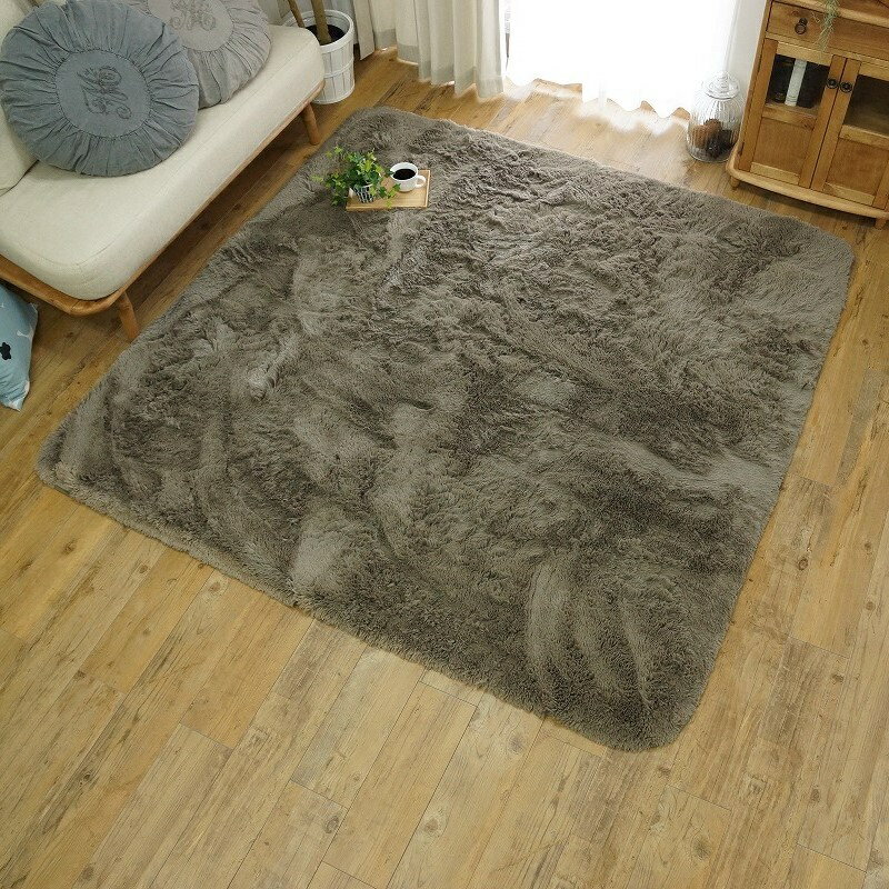 毛足の長さは35mmでボリューム感あるれるシャギーラグです。汚れても、手洗いができ、Ag（銀イオン）の効果による抗菌防臭効果でいつも清潔にお使いいただけます。また、すべり止め、遊び毛防止など嬉しい機能もついてる人気商品です。商品詳細サイズ1...