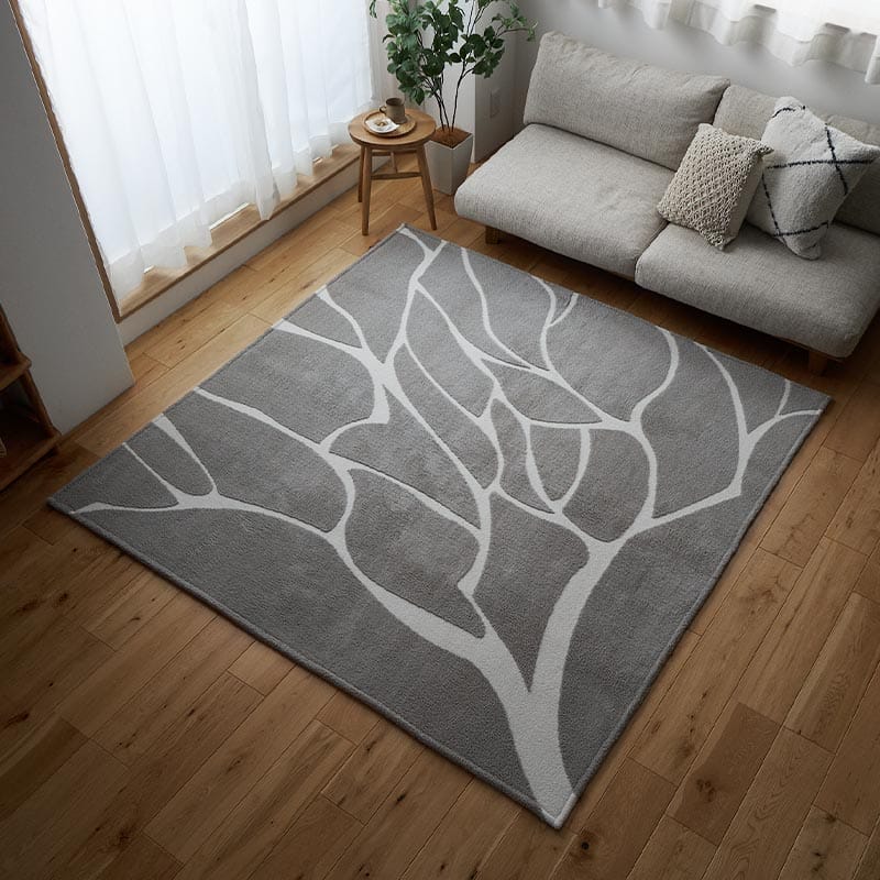 大胆に描かれた優雅なツリーのデザイン こだわりのラグで空間にアクセント サイズ：190x240cm 機能：HOT対応/すべり止め/手洗いOK 素材：表面：ポリエステル100％/中材：ウレタン（10-8mm）/裏面:不織布(ドットすべり止め)...