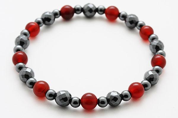 【サイズ(内径)】約16.5cm【仕様】磁気ヘマタイト6mmカット、4mmラウンド各種ラウンドビーズ6mm【特徴】磁気＋パワーストーン効果で、ちょっとオシャレに健康になりたい人向けのブレスレットです。ラウンドカットの磁気ヘマタイトを入れたこ...