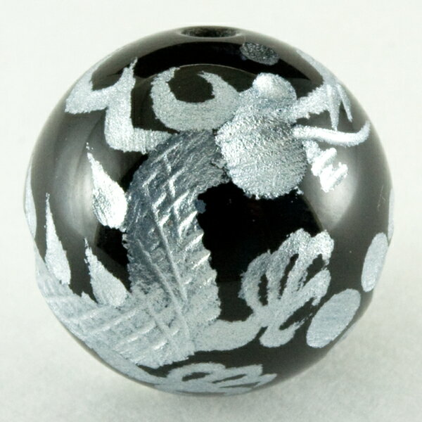 【仕様】サイズ：約16mm穴径：1.2mm【原産地】ブラジル[五爪龍]龍は、大空を自由に飛び回る神獣・霊獣といわれています。中でも5本の爪を持つ「五爪龍」は皇帝のシンボルであり強力なパワーを持つといわれています。【パワーストーン】オニキス：...