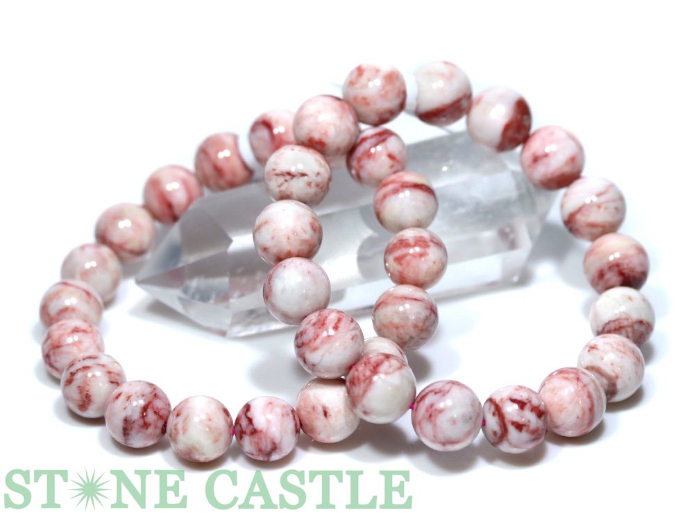 【特徴】シナバーの語源はペルシャ語やアラビア語で『龍の血』を意味します。また中国やインドでは『辰砂(しんしゃ)』と呼ばれています。古くから不老長寿や富の象徴として重宝されてきました。シナバーの貴重な原石を使用した、非常に贅沢なブレスレットが...