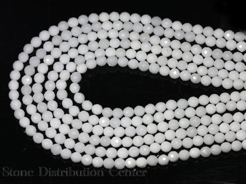 【仕様】玉サイズ：約6mm一連：約37〜39cm穴径：約1.2mm【原産国】中国【パワーストーン】ジェード[和名：翡翠（ひすい）]：「翡翠」という名は、「カワセミ」を意味します。「渓流の宝石」と呼ばれるほどに美しい鳥に例えられる程に美しい石...
