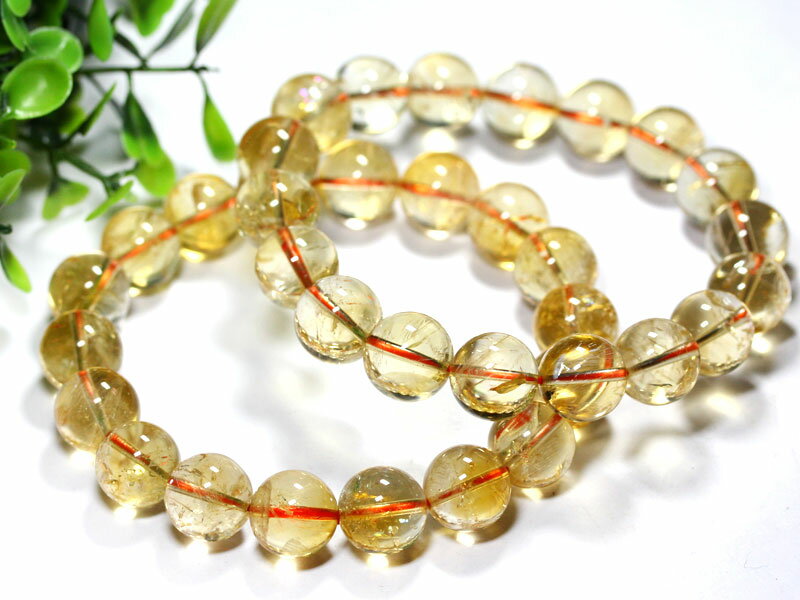 【特徴】クラックが多少ありますが、透明感があり鮮やかなイエローが大変美しいです。【仕様】玉サイズ：約13〜13.5mm玉数：約16玉内径：約17cm【原産地】ブラジル【パワーストーン】シトリン：暖かな色合いは太陽の如きものです。冷めた気持ち...