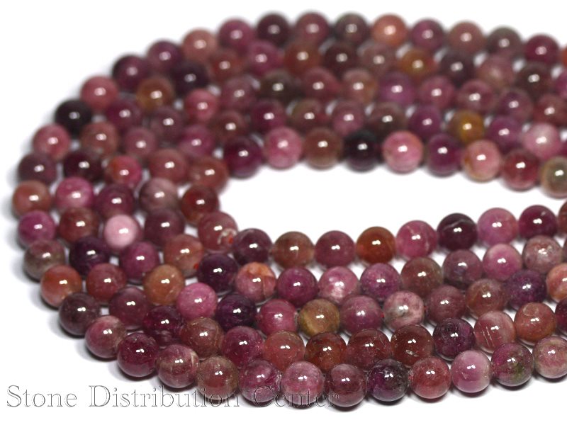 【特徴】優しい色合いのピンクトルマリンです。2Aグレードに比べ、発色が美しく照りも良好です。【仕様】玉サイズ：約7mm一連：約37〜39cm穴径：約1.0〜1.2mm【お届けについて】※ヒモが通っていないバラの状態で発送する場合もございます...