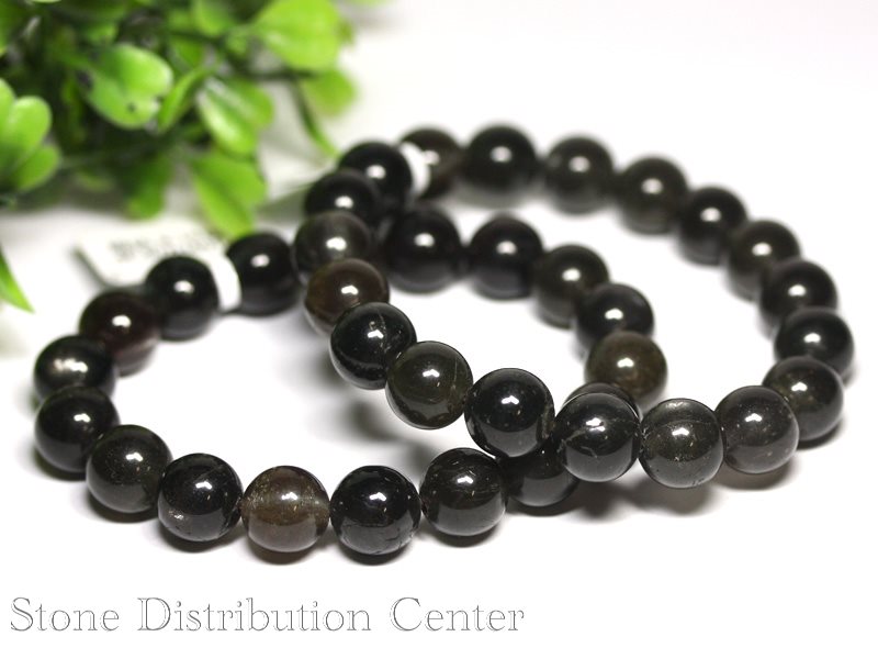 【特徴】天然のキャッツアイ効果もはっきりと確認できる高品質なスキャポライトです。【仕様】玉サイズ：約10mm玉数：約18〜19玉内径：約14.5〜15.5cm【パワーストーン】スキャボライト：依存心を取り除いて精神的に自立するサポートをして...