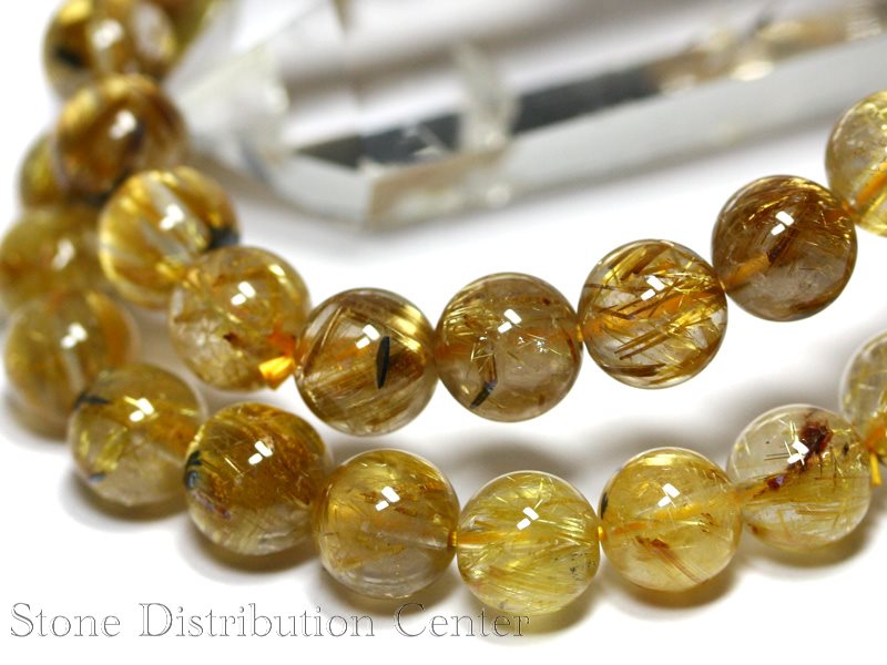 【特徴】眩いゴールドが美しい、存在感溢れる高品質の太陽タイチンルチルクォーツブレスレットです。水晶の透明感が高く、ルチルの眩い輝きがよくわかります。まさに太陽のようなルチルクォーツをご堪能頂けます。【仕様】玉サイズ：約7〜7.5mm玉数：約...