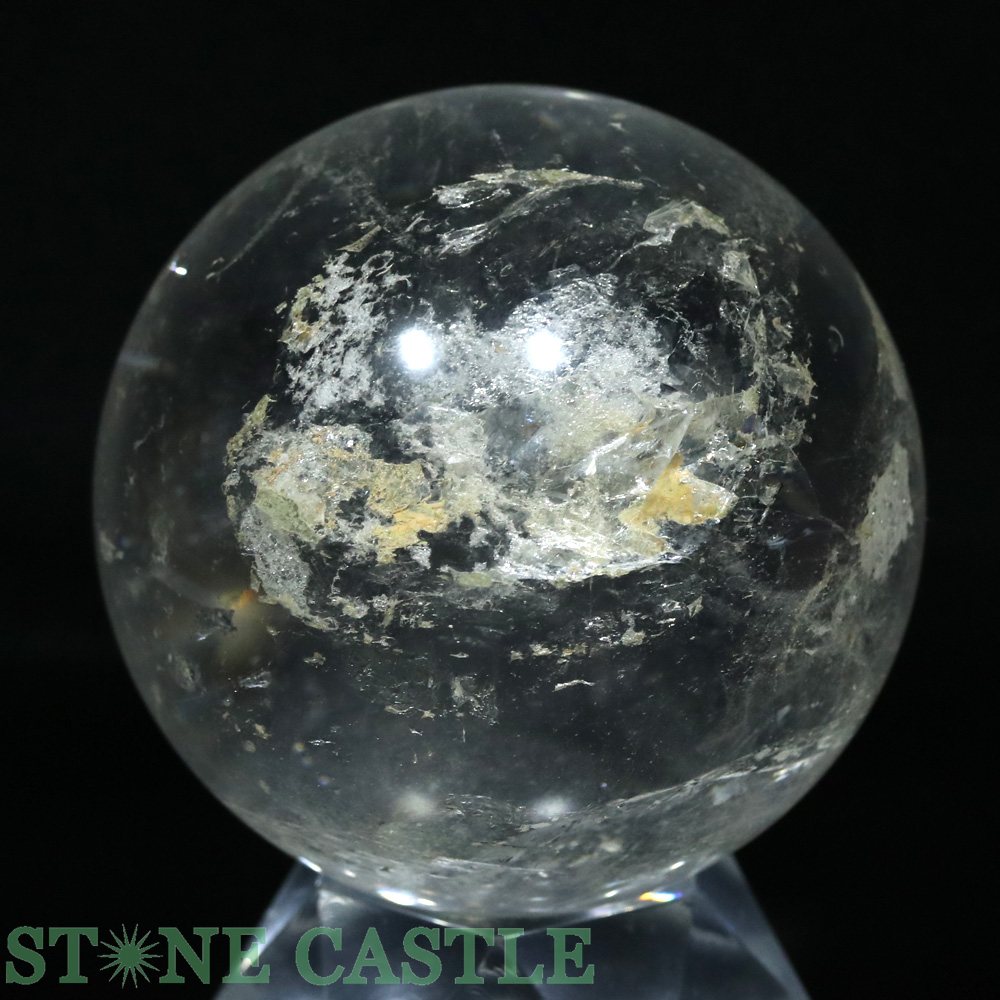 【特徴】透明度高め水晶の丸玉です！【仕様】直径：約76mm　重量：約625g※玉台は別売りです。【パワーストーン】水晶：万能のパワーストーンとしてお馴染みです。邪気祓い、場の浄化の他、あらゆる開運のサポートとして力を発揮するとされます。古く...