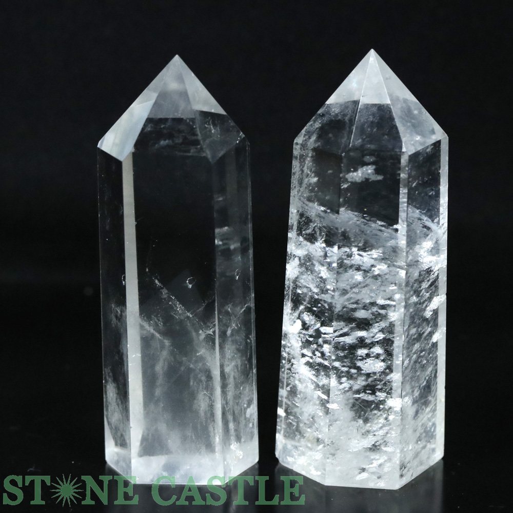 【特徴】透明度抜群EXグレードの水晶ポイントです。【仕様】サイズ：約31x79x27mm　重量：約96gサイズ：約28x79x24mm　重量：約86g【パワーストーン】水晶：万能のパワーストーンとしてお馴染みです。邪気祓い、場の浄化の他、あ...