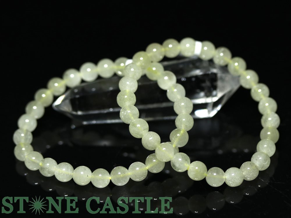 【特徴】別名『ツタンカーメンの秘宝』と呼ばれるリビアングラス。古代エジプト時代から神聖なる石として大切に扱われてきました。ギベオン、モルダバイトと並ぶ世界三大隕石と言っても過言ではありません。その起源はモルダバイトと同じく隕石が広大なリビア...