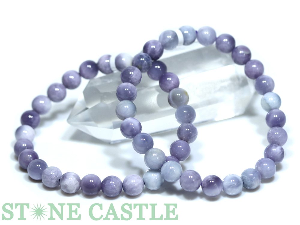 【特徴】ここ最近市場を賑わせ始めているニューフェイスの新入荷です！その名も『パープルラリマー』です！！爽やかで優しい通常のラリマーとは一味違った、高貴で落ち着いた印象のパープルカラーはまさに自然が織り成す奇跡的なカラーです！産出量もとても限...