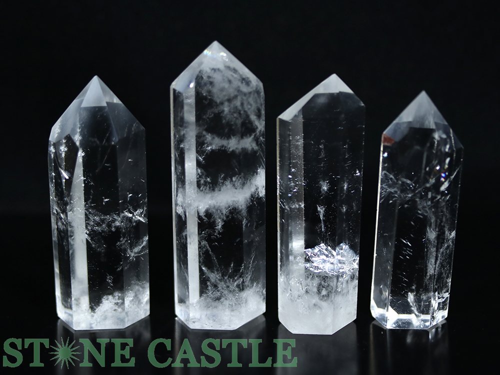 【特徴】透明度抜群EXグレードの水晶ポイントです。【仕様】サイズ：約22x71x17mm　重量：約49gサイズ：約20x63x16mm　重量：約36gサイズ：約23x63x18mm　重量：約44gサイズ：約19x61x14mm　重量：約29...