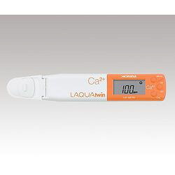 コンパクトカルシウムイオンメーター LAQUAtwin・防水型 Ca＋ (1個) 微量サンプル（0.3mL〜）での滴下測定が可能です。イオン電極法により、信頼性の高い測定が容易に行えます。※こちらは【取り寄せ商品】です。必ず商品名等に「取り...