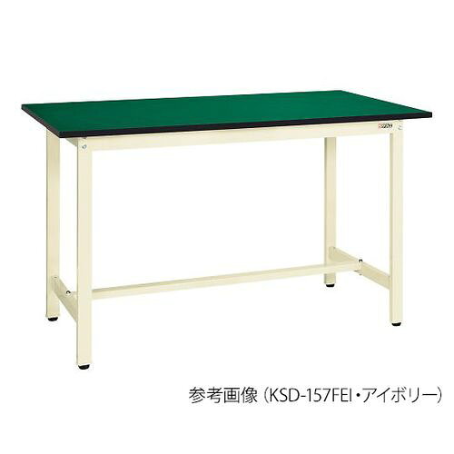 　※こちらは【取り寄せ商品】です。必ず商品名等に「取り寄せ商品」と表記の商品についてをご確認ください。RoHS対応天板付作業台 グリーン (1台)。本体は角パイプ（構造用鋼管）を使用しているため、非常に堅牢でホコリが溜まりにくいです。本体は...