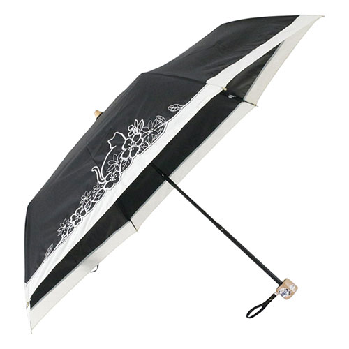 2022s/sで大人気だった黒コーティング晴雨兼用傘の「猫とお花刺繍」がリニューアルで再登場です!。正面の猫ちゃんとお花の刺繍はそのままに、今年はオーガンジー風の透け感のある30デニールのナイロン生地※こちらは【取り寄せ商品】です。必ず商品...