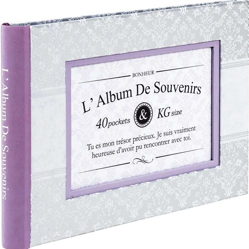 文具 ＞ ホビー/雑貨 ＞ アルバム。※こちらは【取り寄せ商品】です。必ず商品名等に「取り寄せ商品」と表記の商品についてをご確認ください。箔押しがきいたデザインで窓に好きな写真を入れて飾れるアルバム本体色・柄：バイオレット。本体重量：140...
