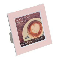 文具 ＞ ライフスタイル ＞ フォトフレーム。※こちらは【取り寄せ商品】です。必ず商品名等に「取り寄せ商品」と表記の商品についてをご確認ください。正方形写真がぴったりおさまる紙製フォトフレームです本体色・柄：ピンク。本体重量：50g。サイズ...