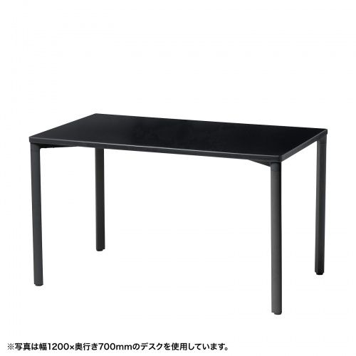 4本脚タイプの高耐荷重平机設置場所や設置機器、用途に合わせて20種類のサイズ、4種類の天板柄から選べるシンプルなデザインのデスクシリーズです。幅は1000〜1800mmで200mmピッチ、奥行は600〜900mmで100mmピッチのサイズバ...