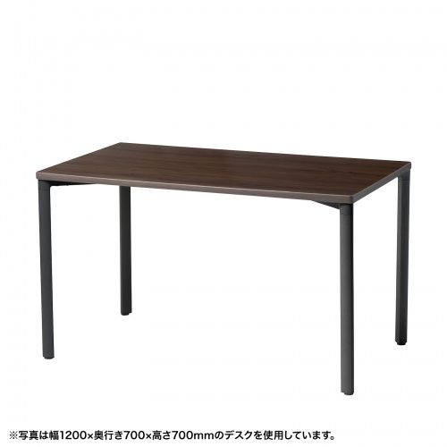 4本脚タイプの高耐荷重平机設置場所や設置機器、用途に合わせて20種類のサイズ、4種類の天板柄から選べるシンプルなデザインのデスクシリーズです。幅は1000〜1800mmで200mmピッチ、奥行は600〜900mmで100mmピッチのサイズバ...