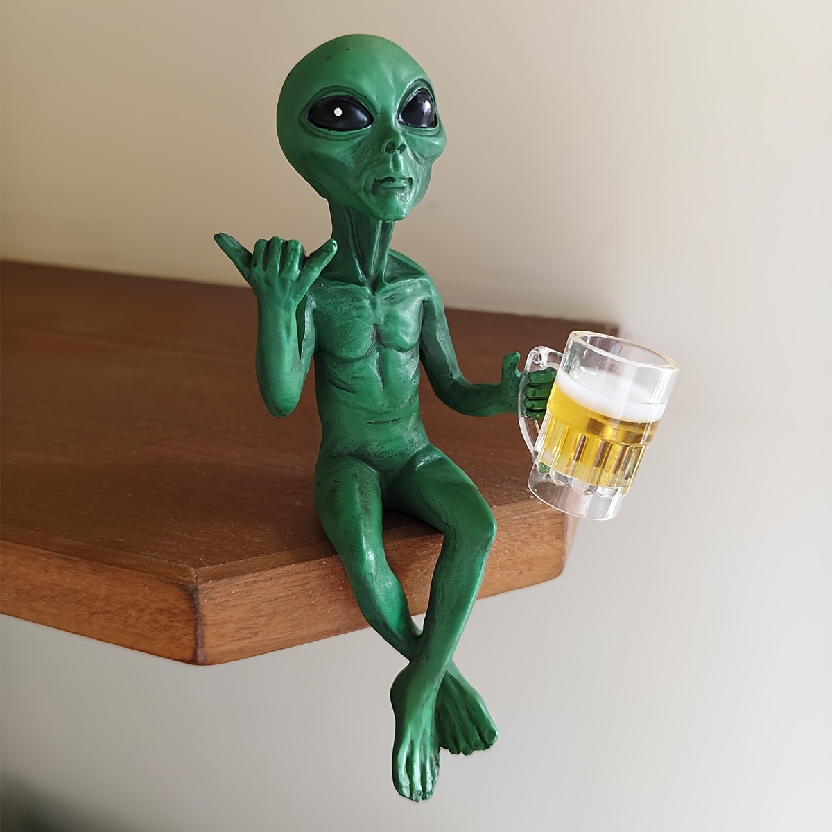 　　　 ◆◇◆売れている秘密◆◇◆ 【個性的なエイリアン 置物】宇宙からやってきたような、リアルでユーモア溢れるエイリアンのオブジェです。大きな瞳とビールを手にしたリラックスした姿が、お部屋や庭を一瞬で遊び心のある空間に変えてくれます。細部...