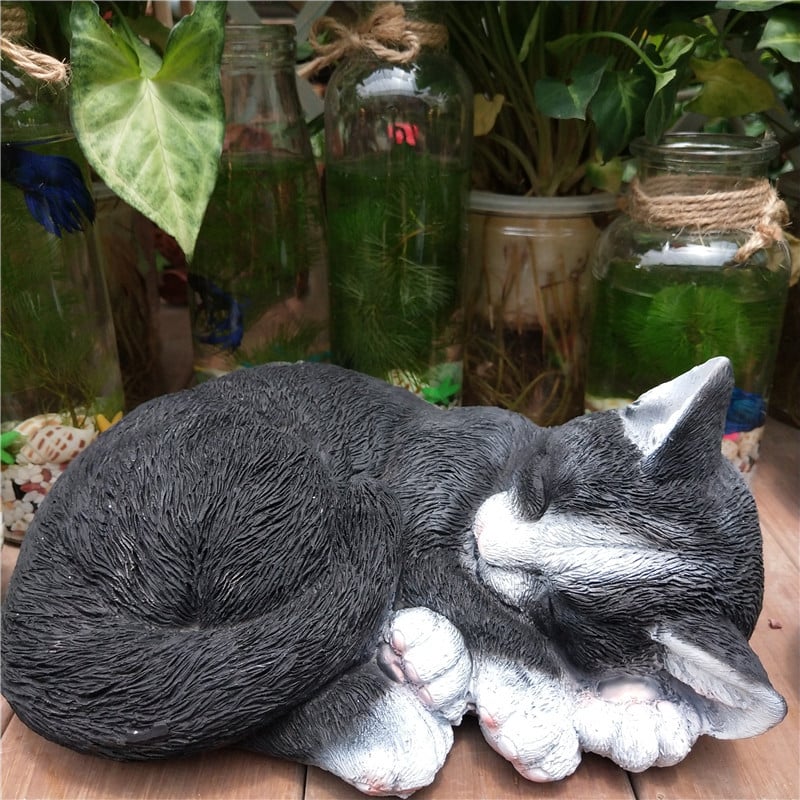 　　　 ◆◇◆売れている秘密◆◇◆ 【リアルな眠り猫の造形】本物の猫が丸まって眠っているかのような、細部までこだわったリアルな造形が魅力です。一本一本の繊細な毛並みや、穏やかで愛らしい寝顔が丁寧に表現されており、見るたびに心が和むような癒し...