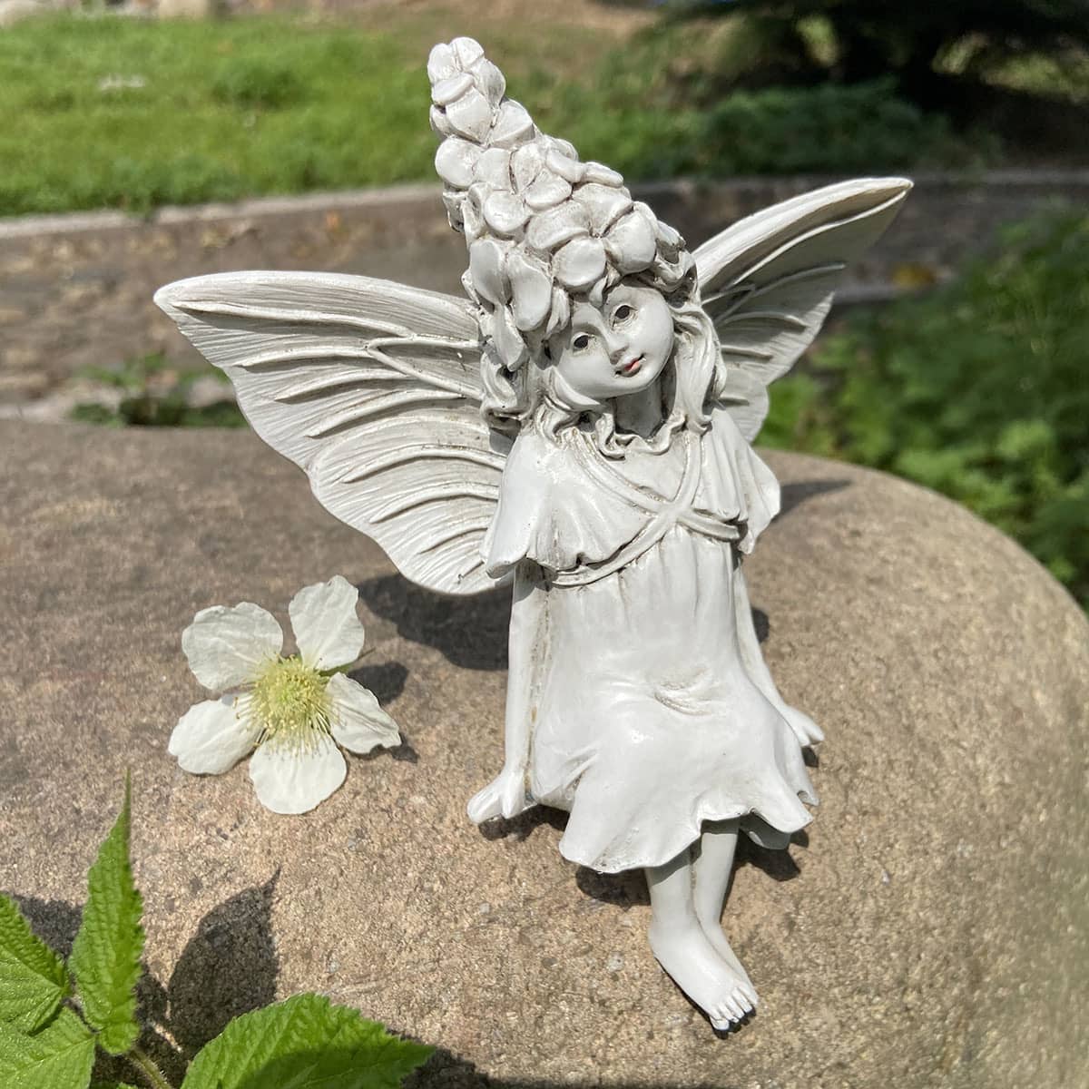 　　　 ◆◇◆売れている秘密◆◇◆ 【幻想的な妖精オブジェ】繊細な羽と花びらのような帽子を身にまとった、おとぎ話から飛び出してきたような美しい妖精の置物です。アンティーク調のホワイトカラーが、お庭や室内を上品で華やかな空間に演出します。細部...