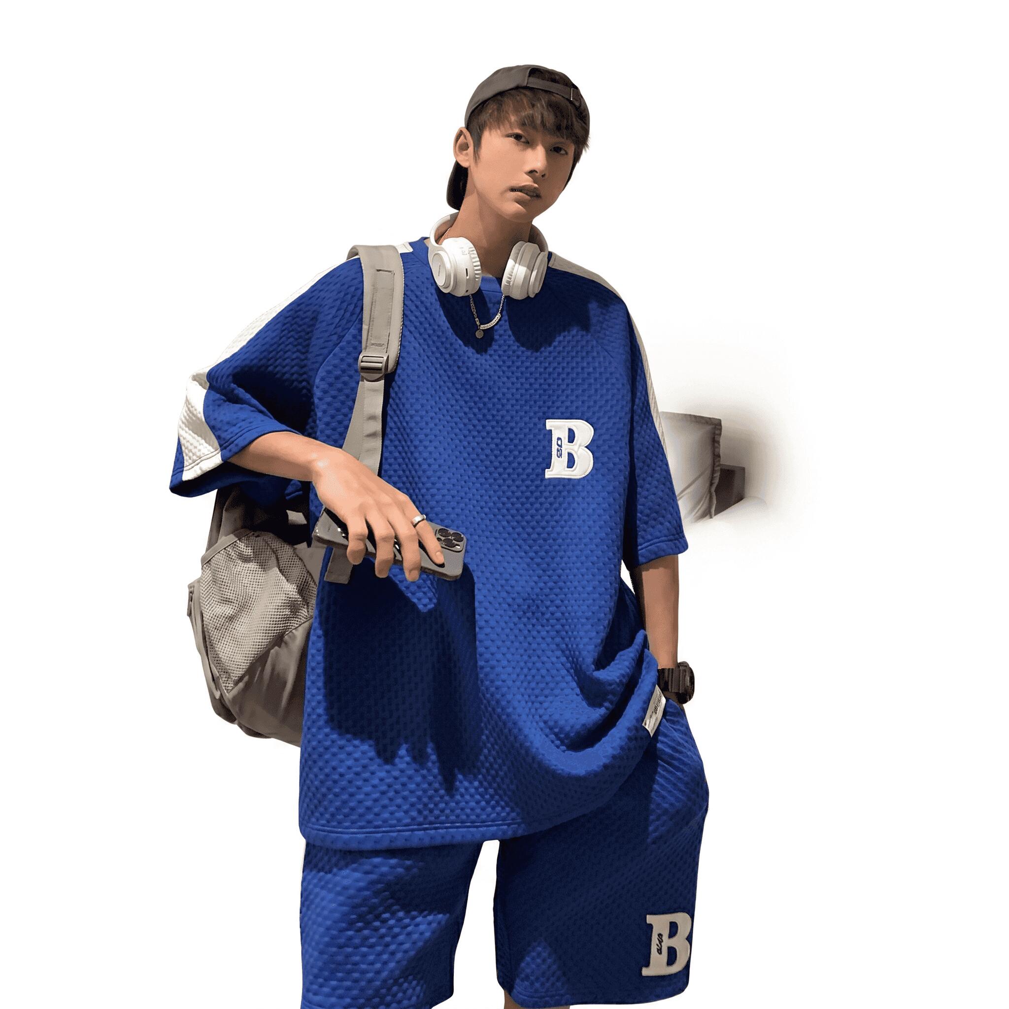 　　　 ◆◇◆売れている秘密◆◇◆ 【トレンドのオーバーサイズ】肩のラインを落としたドロップショルダーと、ゆったりとしたシルエットが特徴のメンズ セットアップです。バイカラーの切り替えデザインがアクセントとなり、一枚でストリート系のこなれ感...