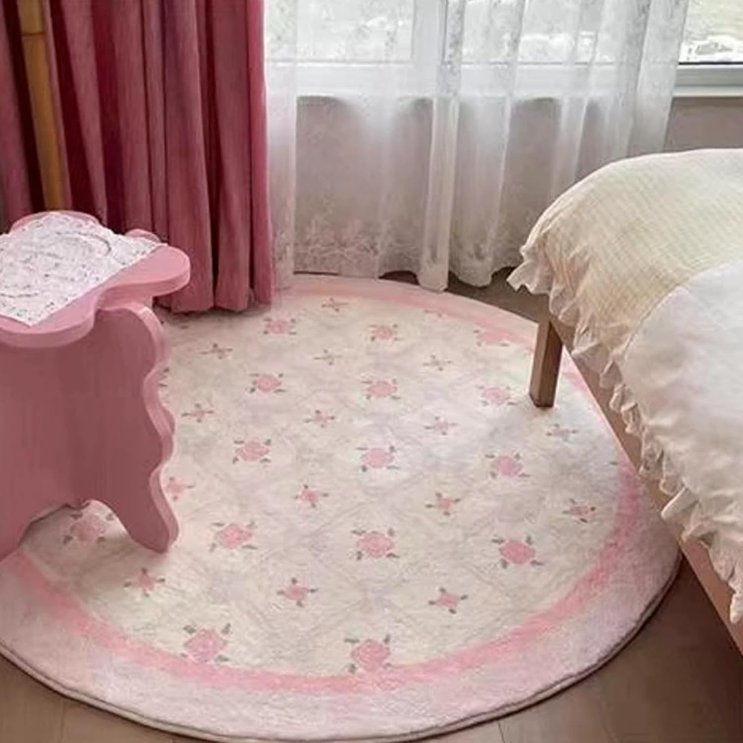 　　　 ◆◇◆売れている秘密◆◇◆ 【床へのキズを守るチェアマット】商品サイズ円形 120cm,キャスター付きチェアを使用していると、床へのキズや汚れがどうしても気になります。そんなキズ?汚れから守るチェアマットです。耐熱性もあるので床暖房...
