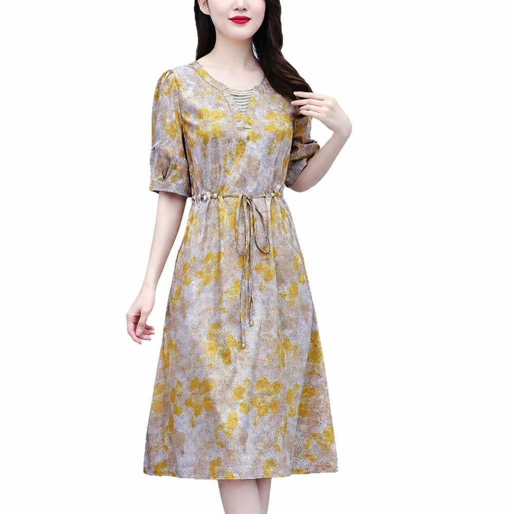 　　　 ◆◇◆売れている秘密◆◇◆ 【華やかなレトロデザイン】落ち着いたイエローゴールドのジャガード調花柄が美しいチャイナ風ワンピースです。上品なVネックと立体感のある花柄プリントがエレガントな女性らしさを引き立て、1枚着用するだけで品のあ...
