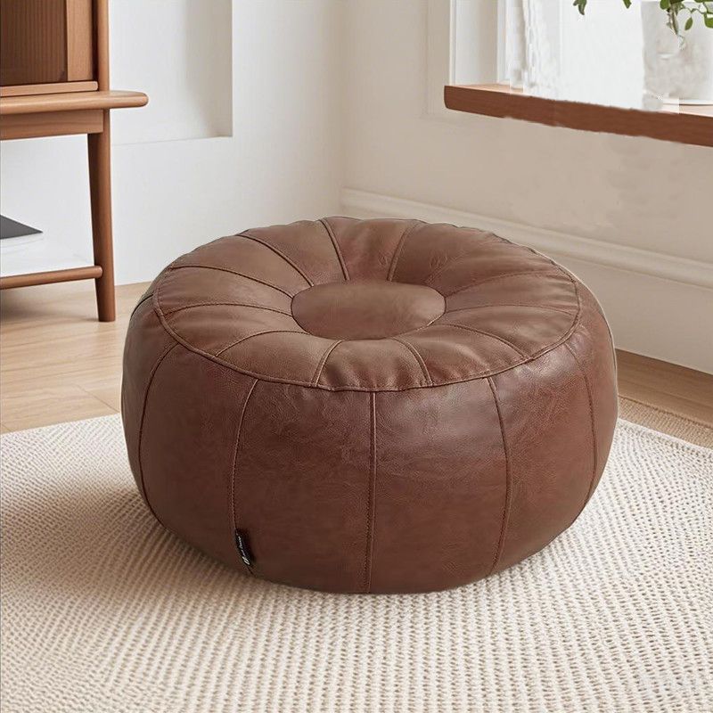 　　　 ◆◇◆売れている秘密◆◇◆ 【上品なレザー調デザイン】お部屋に置くだけで温かみのある北欧風インテリアを演出する丸型プフクッション。しっとりとした手触りのなフェイクレザーを使用し、レトロで落ち着いた空間を演出します。洋室にも和室にも自...